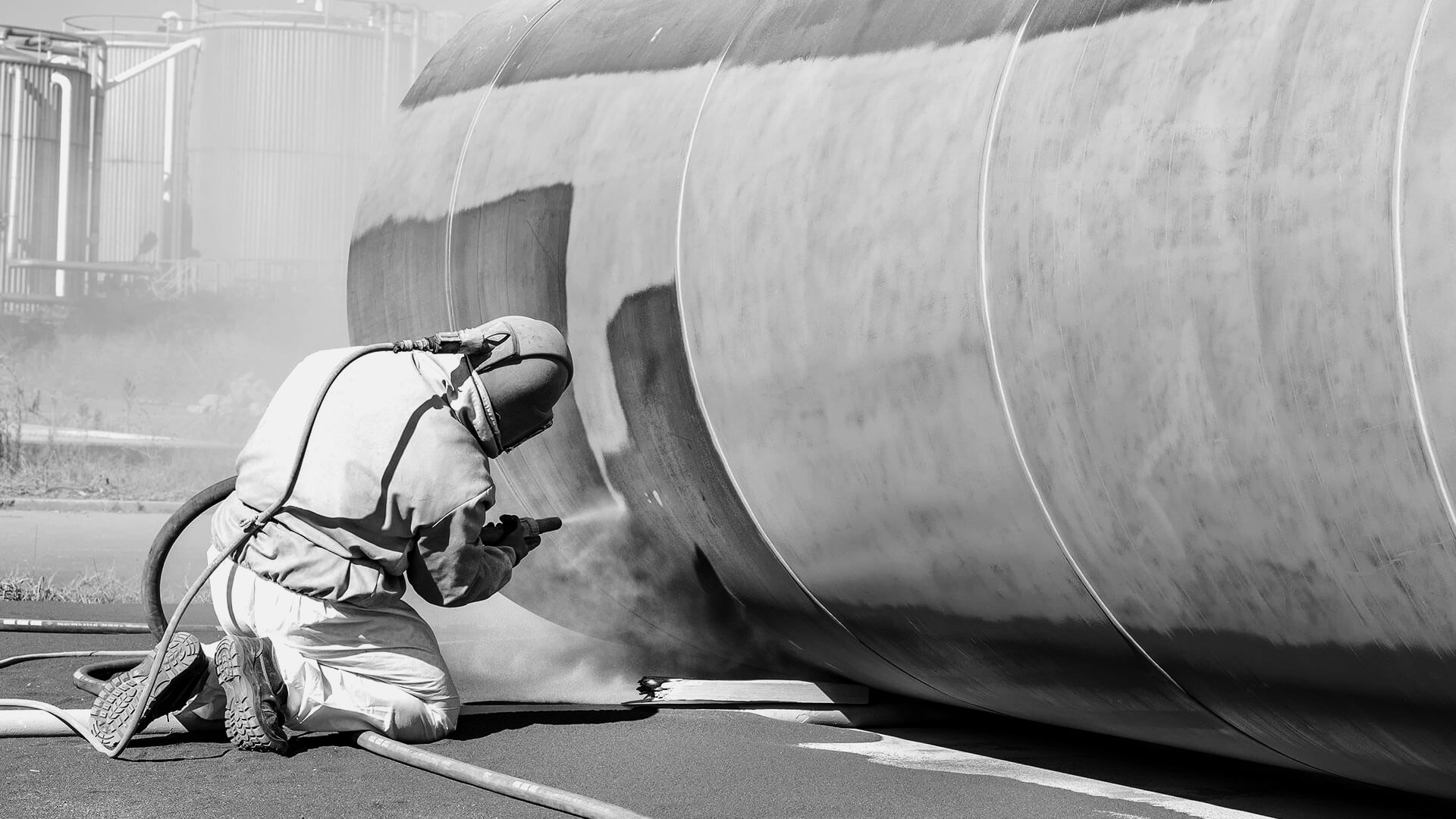 Rozdíl mezi pískováním a kuličkováním: Komplexní průvodce povrchovými ...